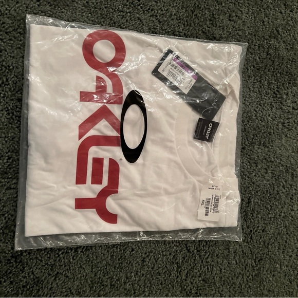 Oakley | Shirts | Nib Xxl White With Red Letters Oakley Spell Out ...